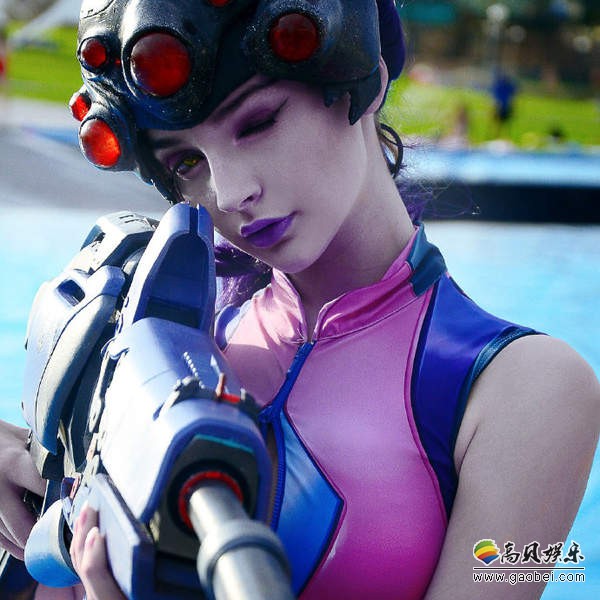 国外美女Coser《守望先锋》COS美照：“黑百合”D.va泳装尽显傲人身材-新闻资讯-高贝娱乐