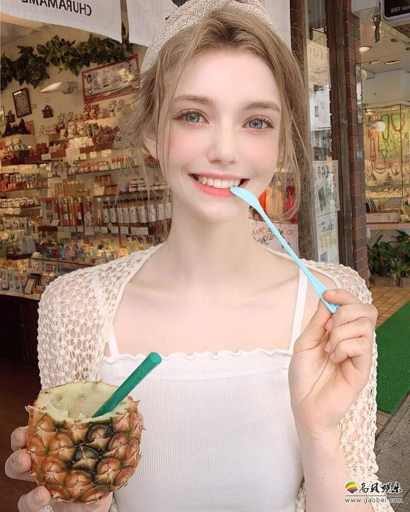 德国嫩模担任韩国品牌chuu专属模特：精致完美五官！显出娇小女孩错觉 新闻资讯 高贝娱乐