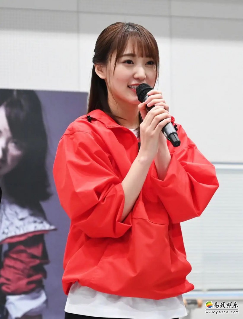 欅坂46菅井友香出席舞台剧《飞龙传》见面会,穿红色运动服演绎格斗少女 新闻资讯 高贝娱乐