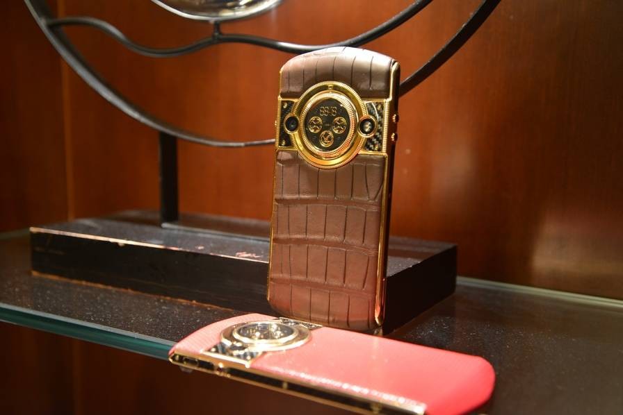 最贵25888元：8848私人订制M4手机图赏-新闻资讯-高贝娱乐