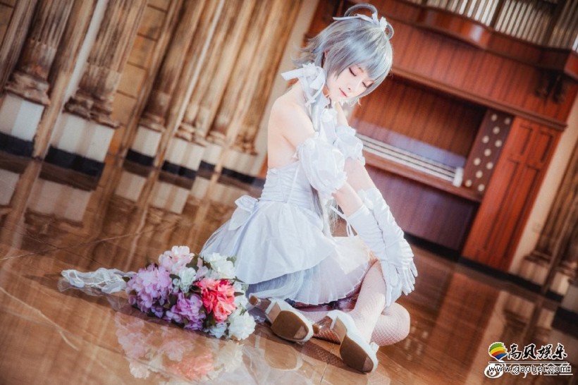 国内COSER“yui金鱼”新作COS婚纱洛天依：有点冒失和天然的15岁少女-新闻资讯-高贝娱乐