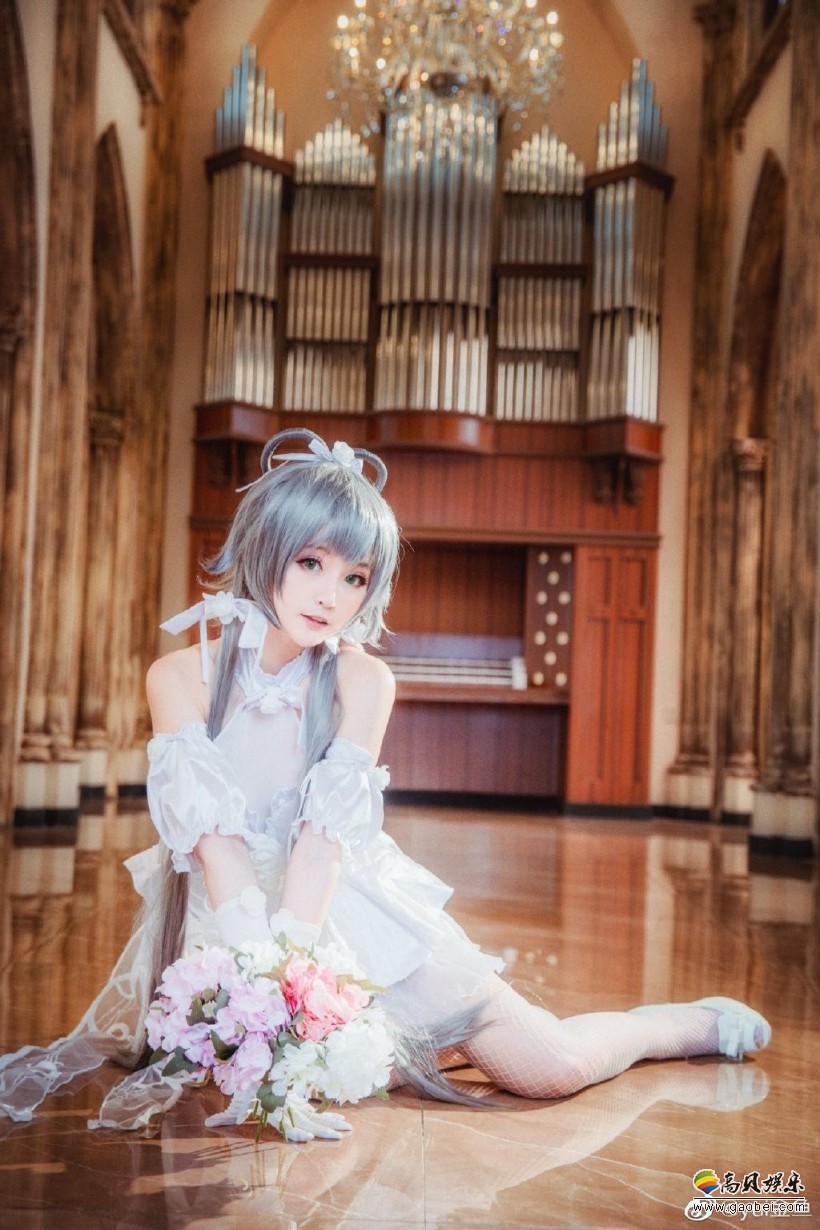 国内COSER“yui金鱼”新作COS婚纱洛天依：有点冒失和天然的15岁少女-新闻资讯-高贝娱乐