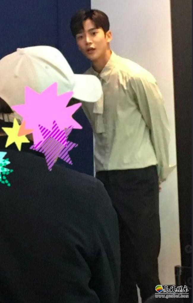 粉丝公开多张SF9成员路云手机抓拍生图，折服在他720度无死角帅气之下-新闻资讯-高贝娱乐